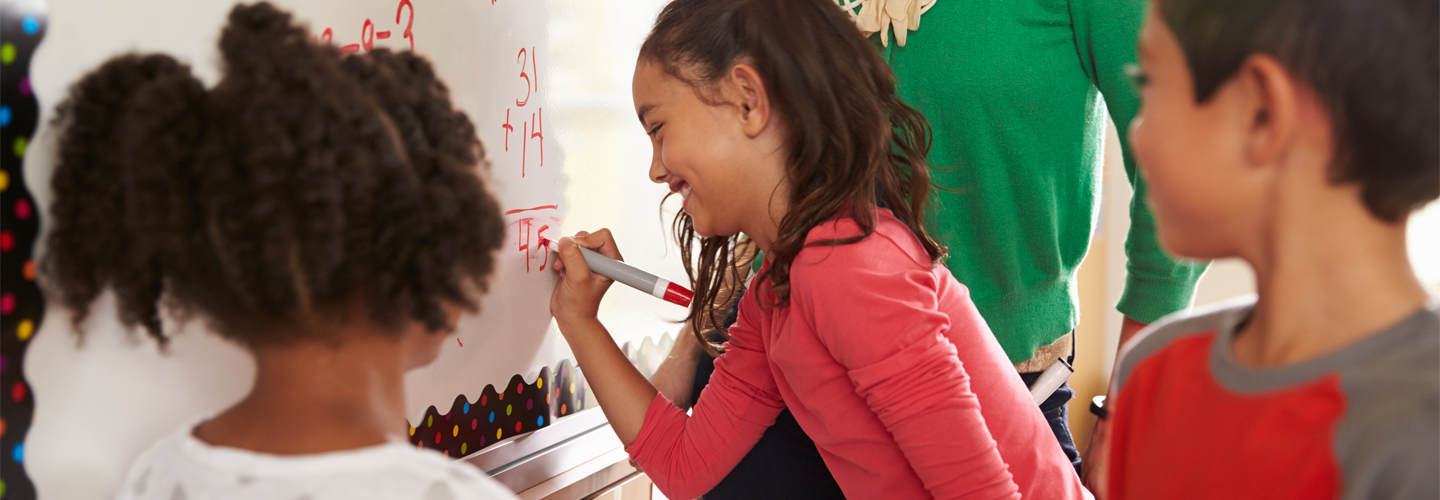 How colors and handwriting influence student participation