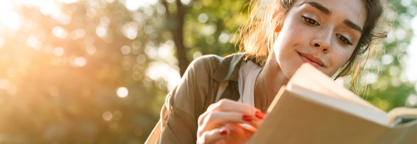 English students learning to read at home